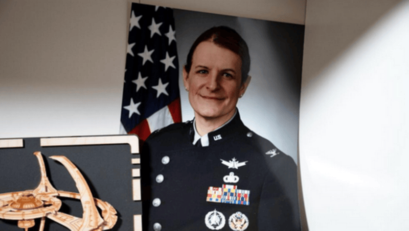 Bree Fram denuncia el veto de Trump como una purga en el ejército de EE.UU.