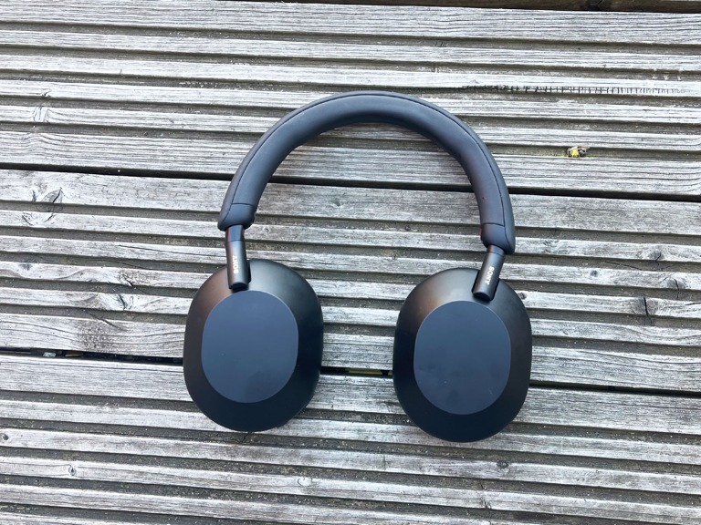 15 best wireless headphones, selected by a tech expert