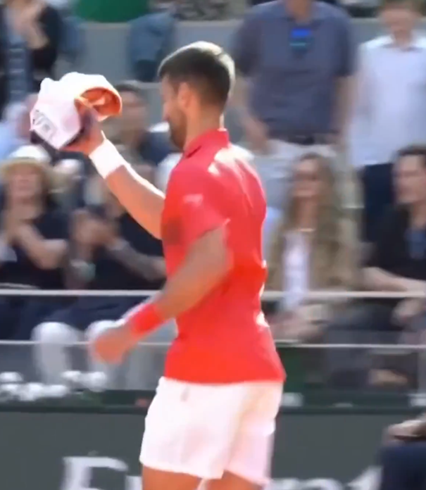 L’échange inso­lite de Djokovic avec un supporter