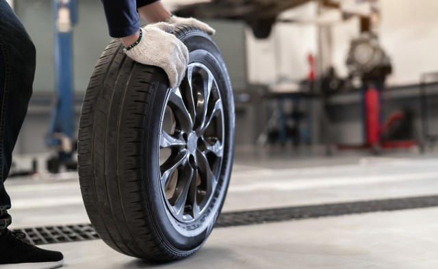 Driver shares unsettling photo of mystery object lurking in car tire ...