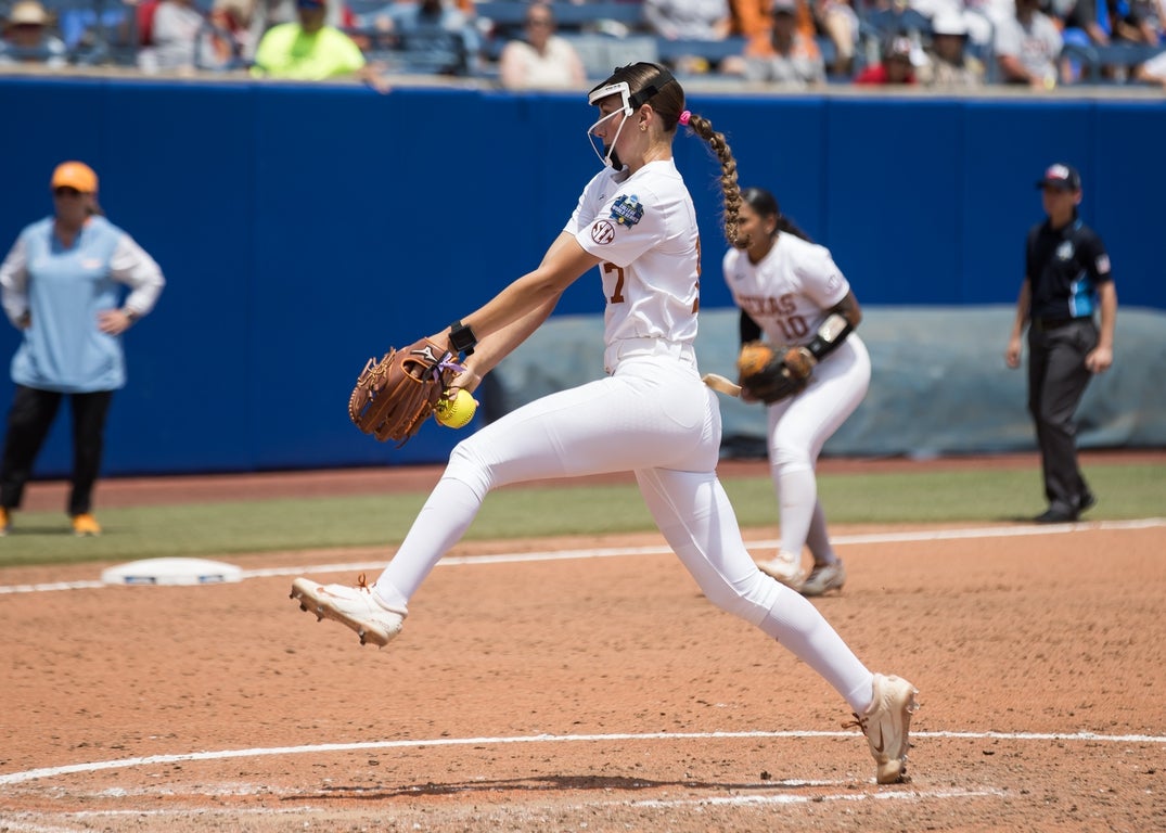 Terrific photos of Teagan Kavan and the 2025 champion Texas Longhorns ...