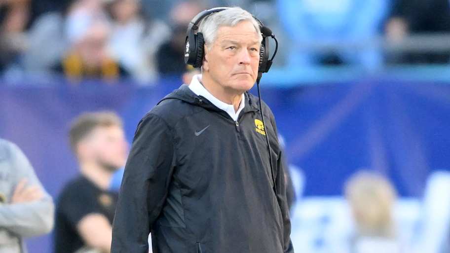 Iowa Hawkeyes Projected to Cruise Past 2025 Win Total