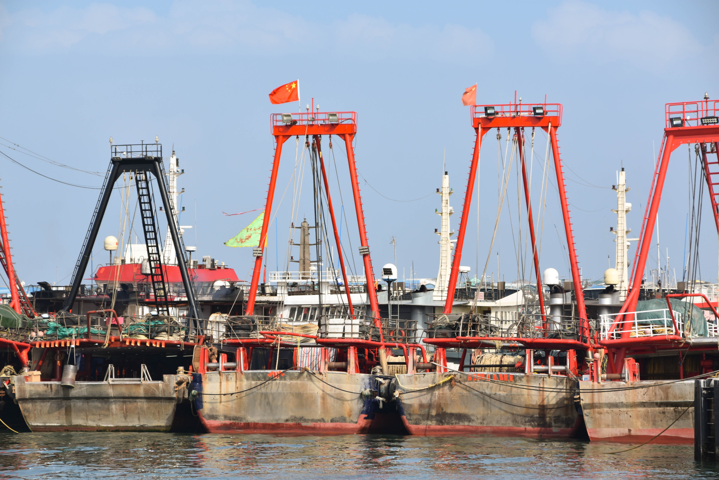 China dominates "dark" network behind global fishing crisis