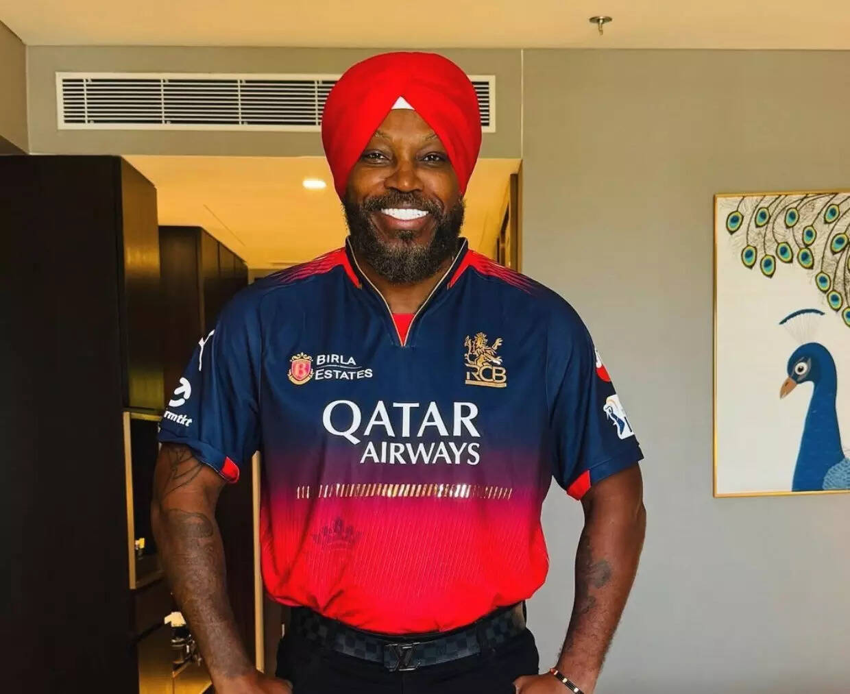 Is Chris Gayle supporting Punjab Kings or RCB? Cricket icon's look in ...