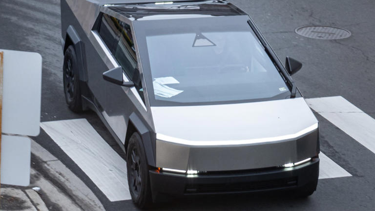 Tesla Dumping Unsold Cybertrucks in Mall Parking