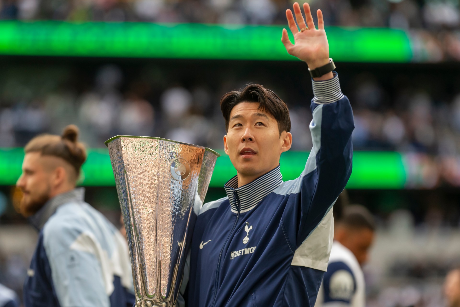 Spurs could eye Arsenal target Eze as Son replacement