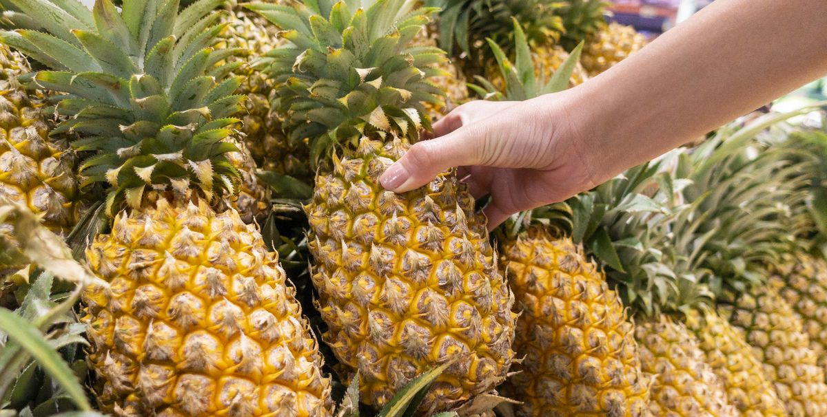 How To Pick The Best Pineapple At The Store, According To Experts
