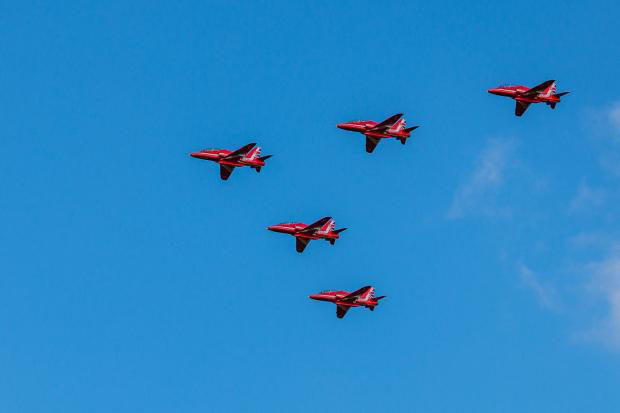 Red Arrows flying across Oxfordshire tomorrow morning: here’s how to ...