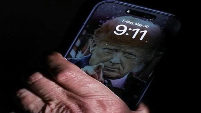 Donald Trump’s iPhone lock screen sparks viral reactions online: ‘His ...
