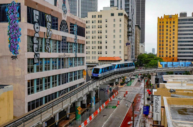 Do Miami Beach residents want Metromover? A new poll enters the fight