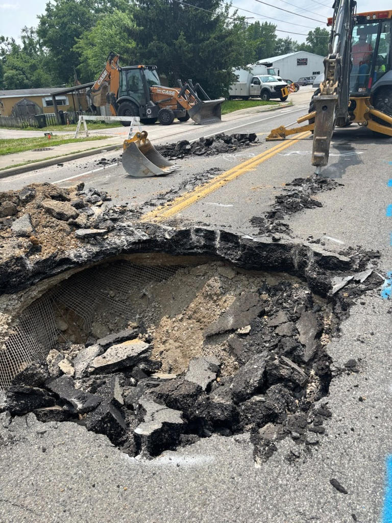 Sinkhole shuts down Virginia Street in Evansville