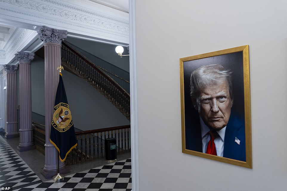 Trump portrait ends decades-long tradition