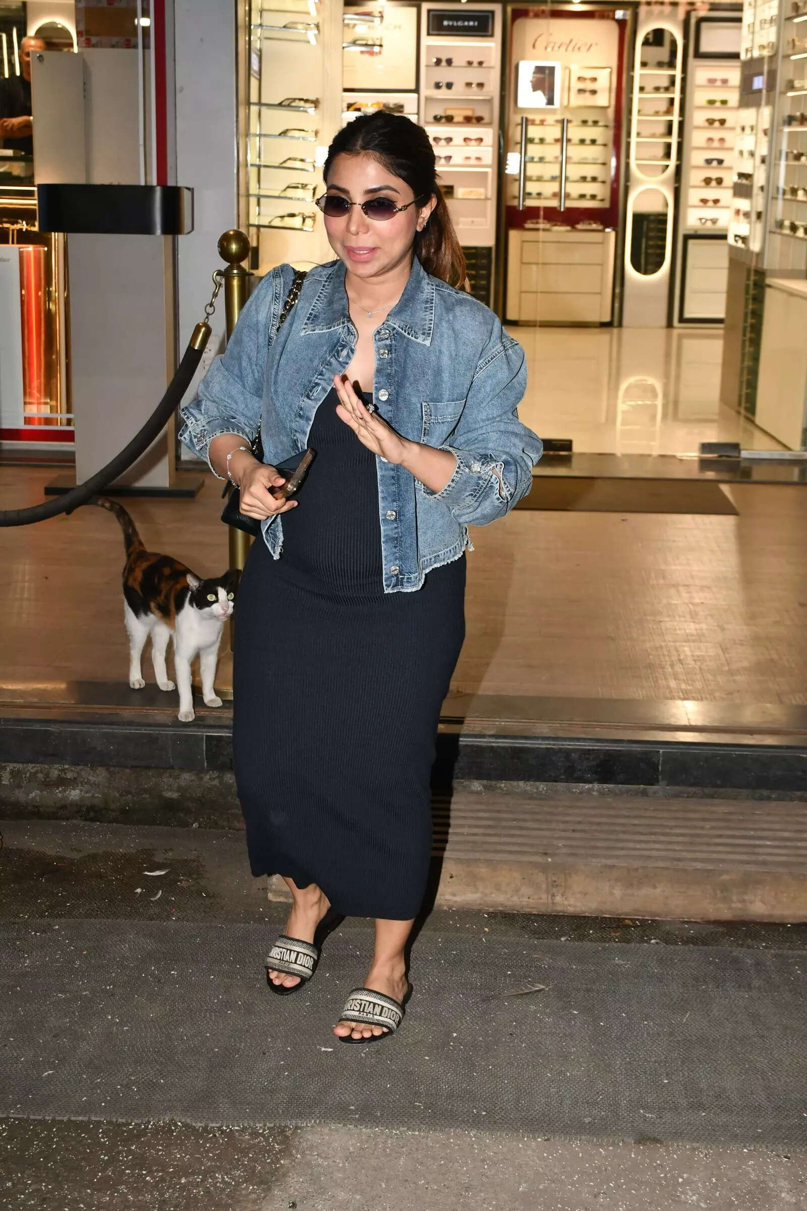 Arbaaz Khan's wife Sshura Khan spotted with visible baby bump as she ...