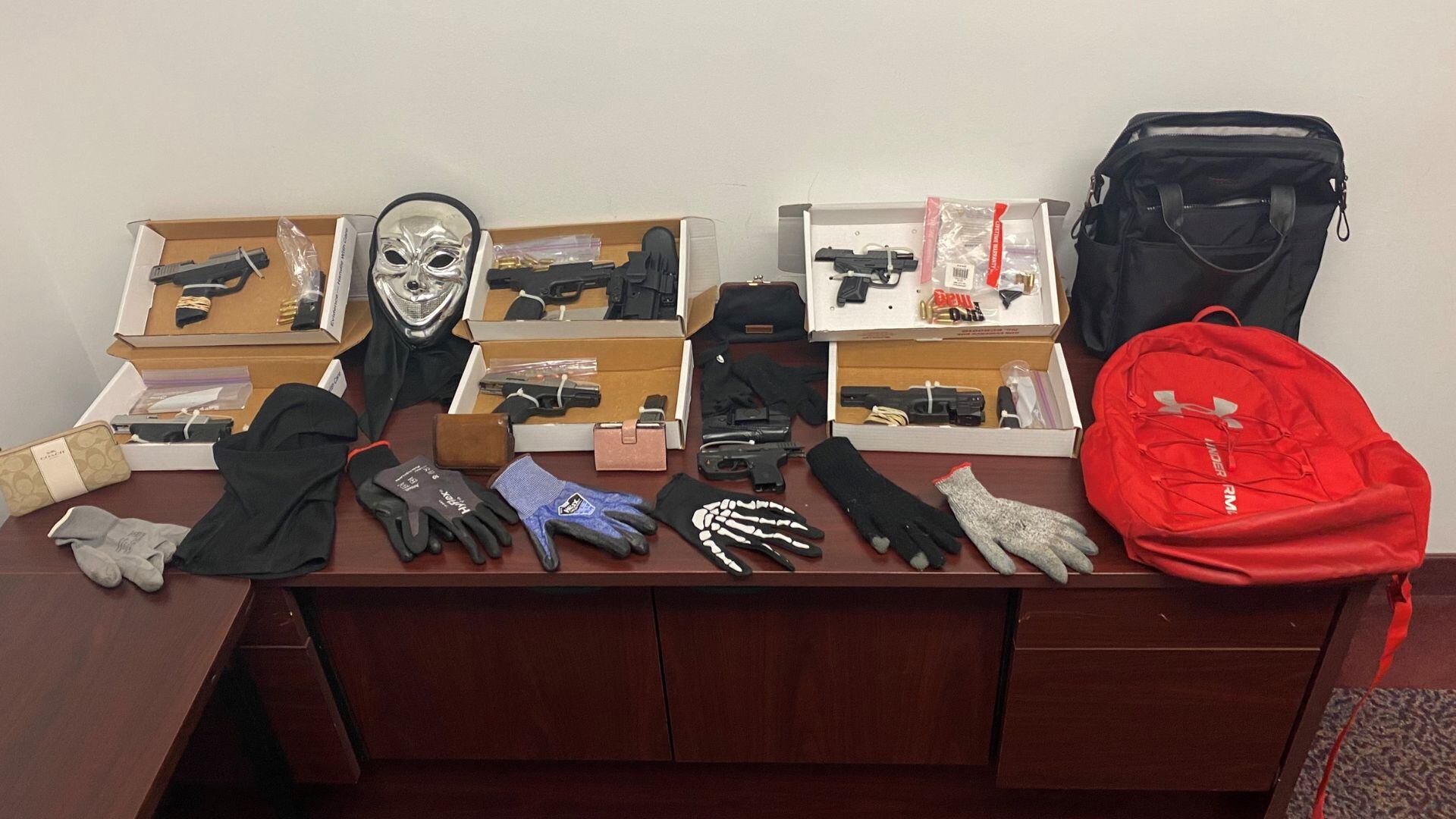 3 teens arrested after allegedly breaking into dozens of cars, Troup ...