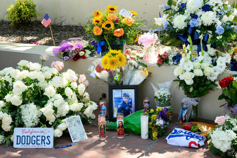 Baldwin Park officer ran into hail of bullets to aid other officers ...
