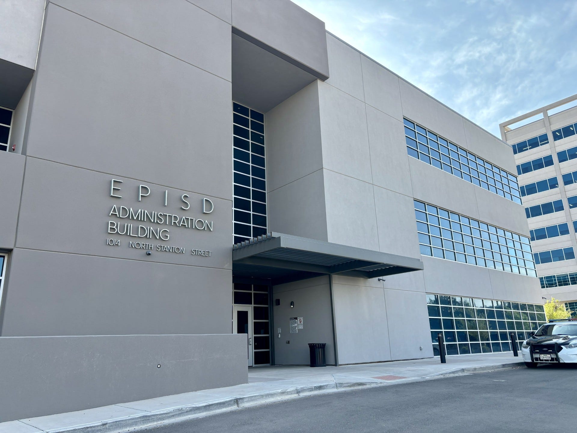 What schools are closed because of an El Paso water outage? See list.