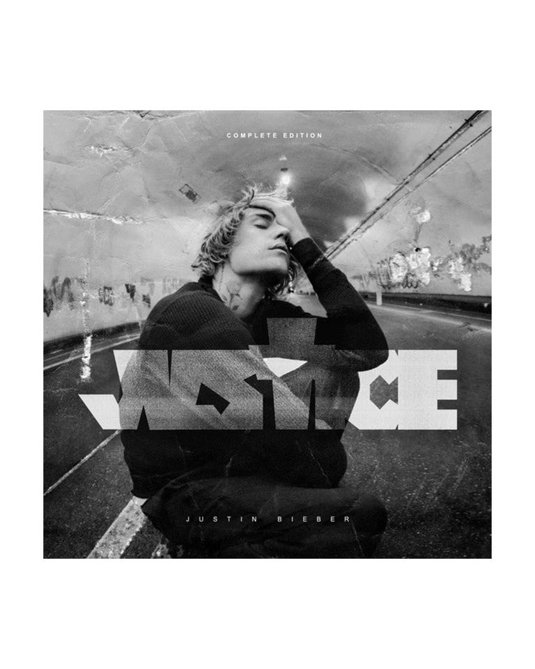 Justin Bieber's New Pic With Kendall Jenner Has Fans Zooming In-and ...