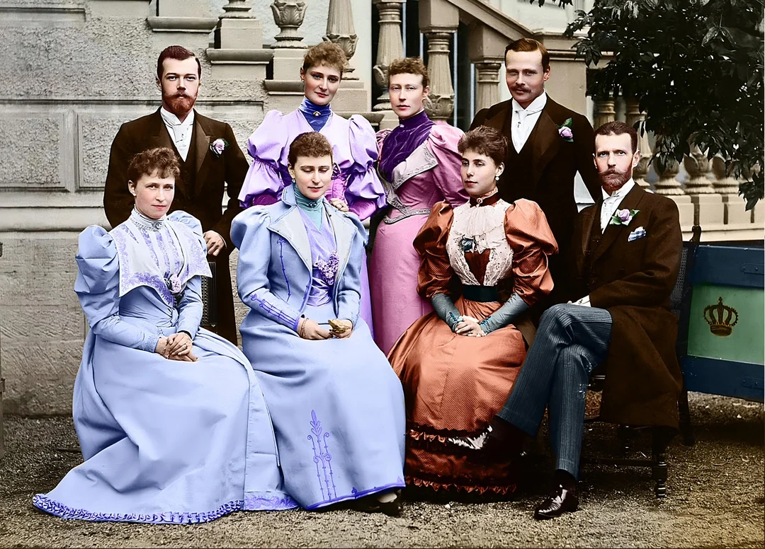 25 colorized images from the late 1890s