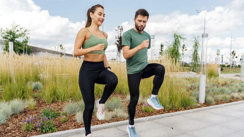 This Full-Body Knee Exercise Can Target Belly Fat Faster Than Crunches