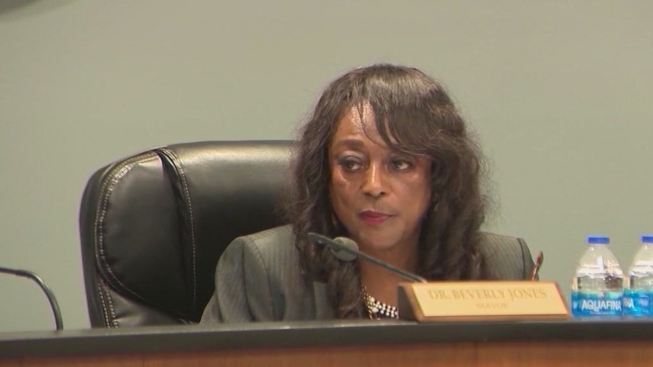 Stone Mountain mayor defends actions