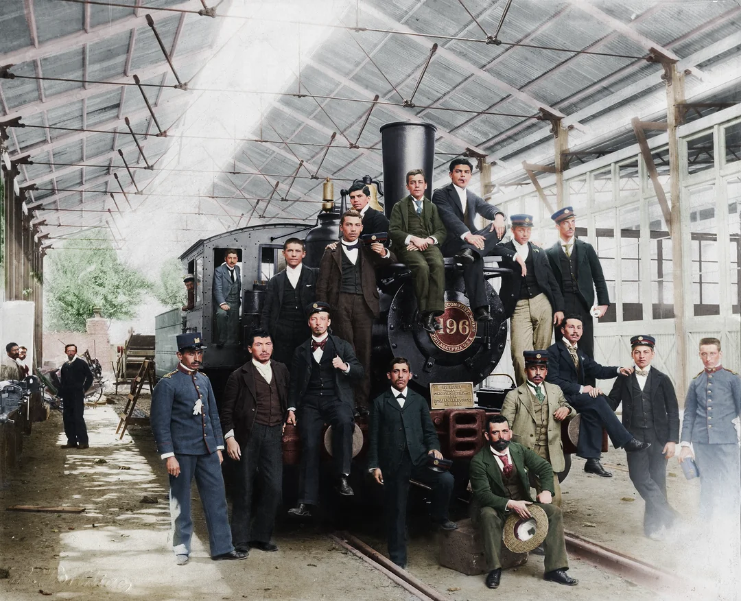 25 colorized images from the late 1890s