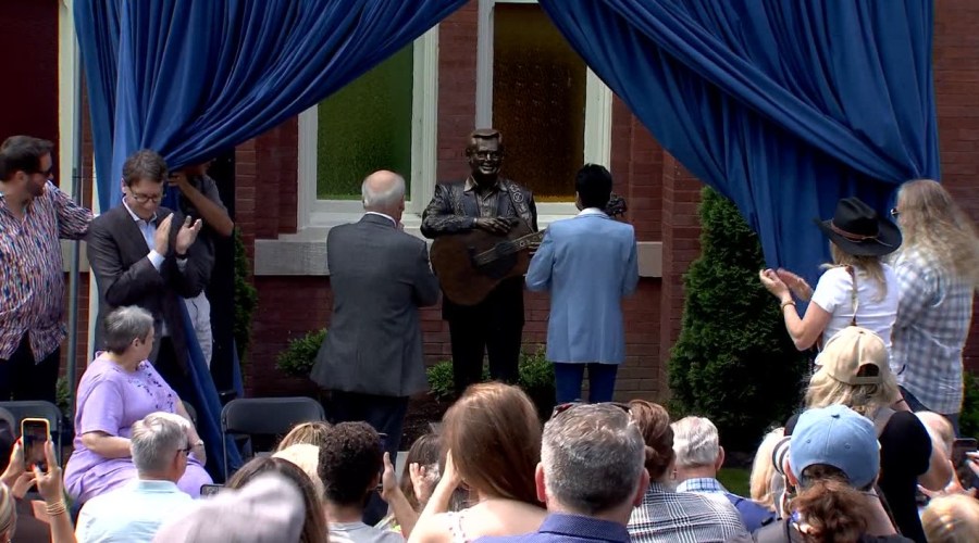 George Jones honored with statue outside Ryman Auditorium