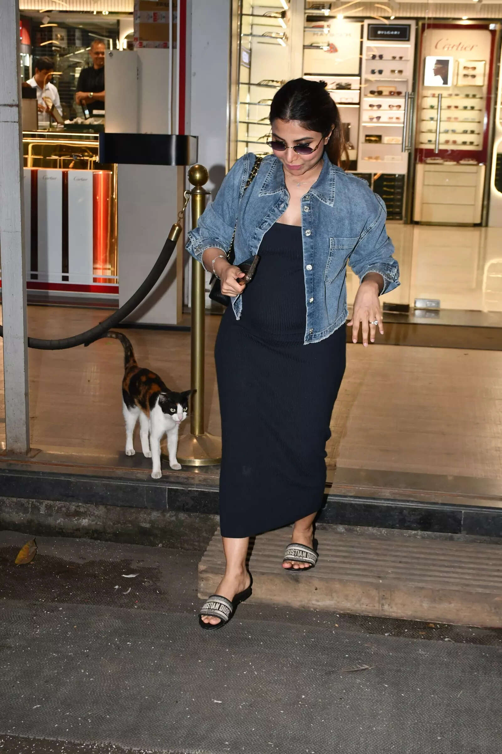 Arbaaz Khan's wife Sshura Khan spotted with visible baby bump as she ...