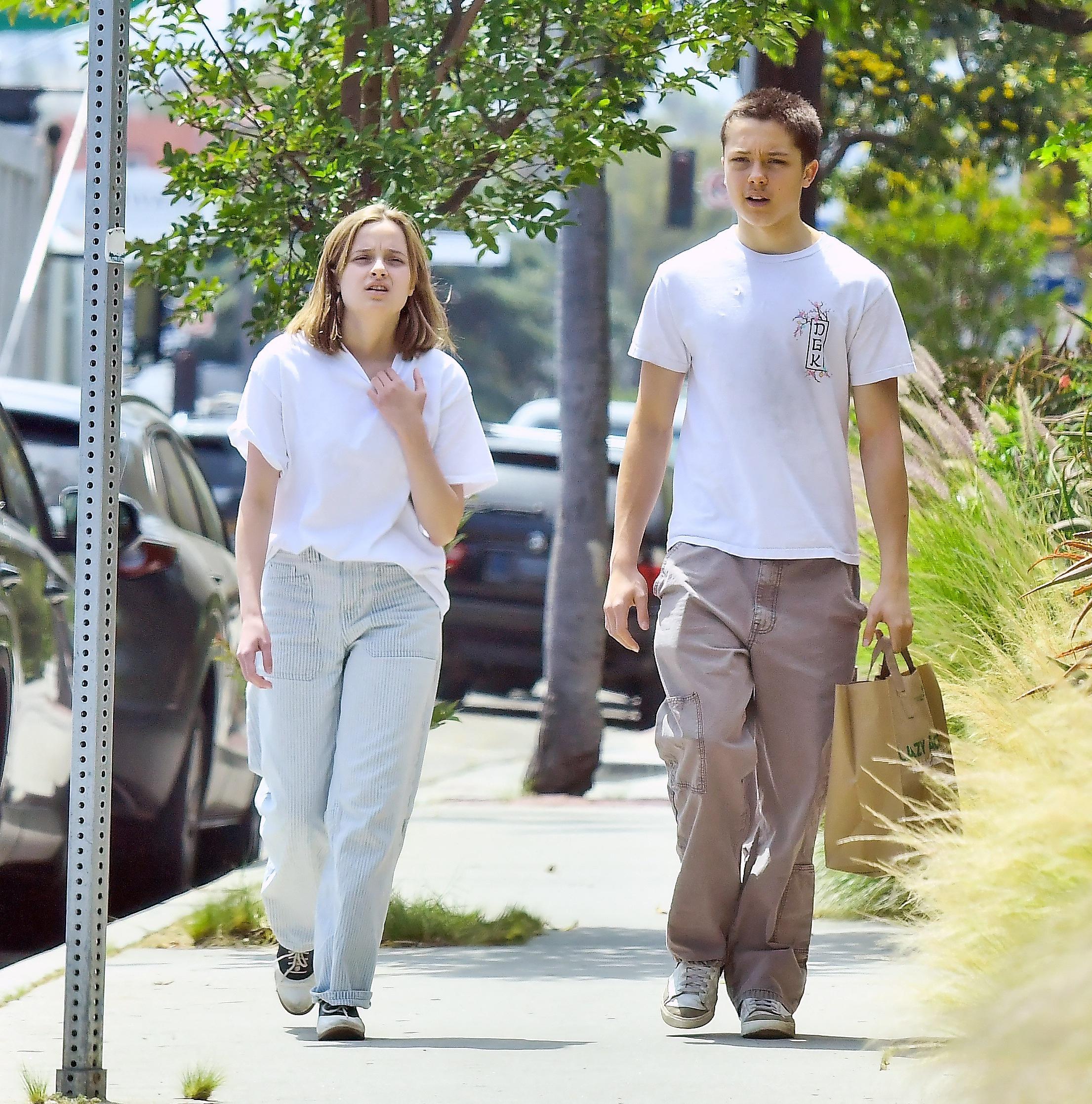 Brad Pitt And Angelina Jolie's Twins, Vivienne And Knox, Are Their ...