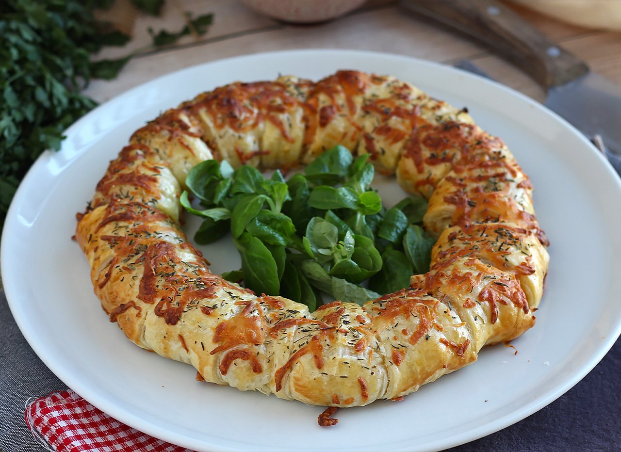 Salmon and mustard puff pastry crown