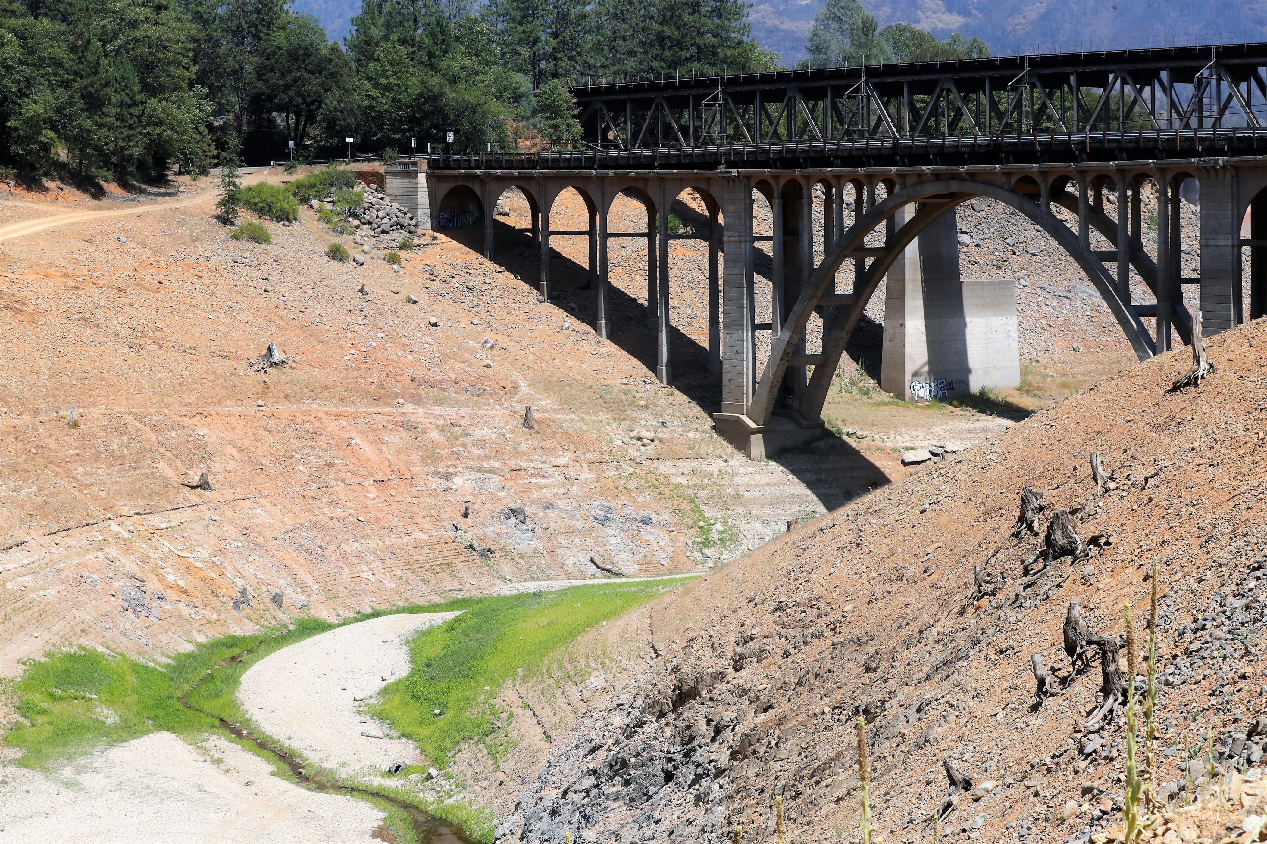 Before and after: California's Lake Shasta water level on the rise