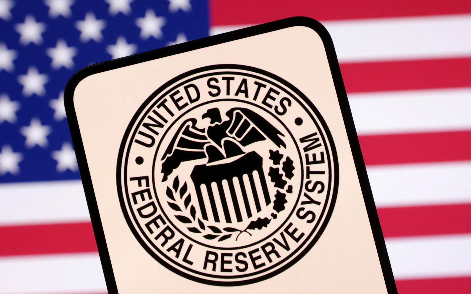 US Fed set to pause rate cuts as it defies Trump pressure