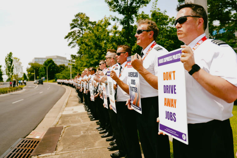 'We’re Fed Up': FedEx pilots picket in Memphis after rejecting latest ...