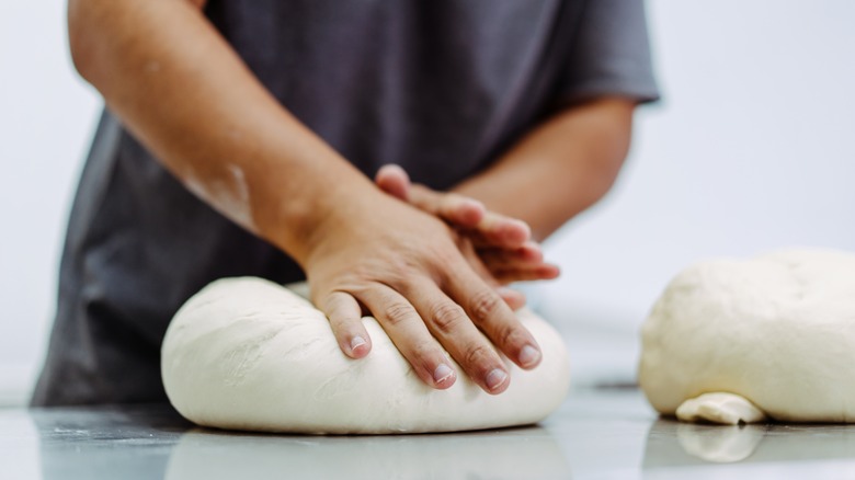Signs To Know Your Bread Is Kneaded