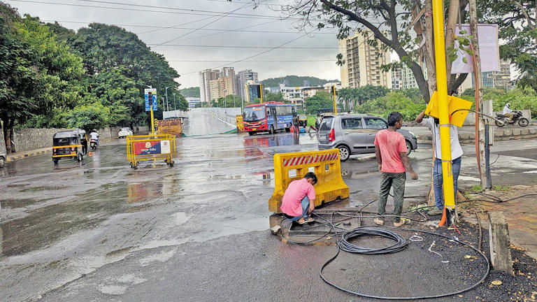 Vikhroli East-West traffic woes to ease as long-awaited bridge nears ...