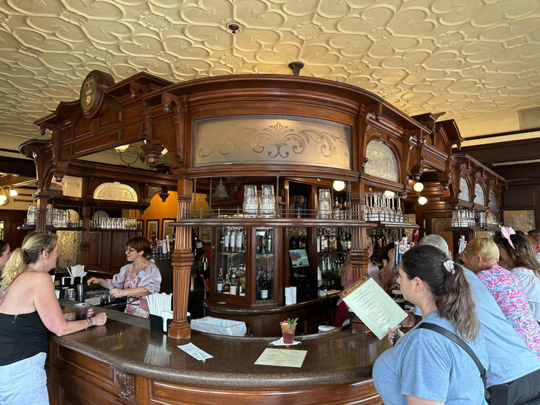 Draft Beer and Cider Returns to Rose & Crown Pub in EPCOT for First ...