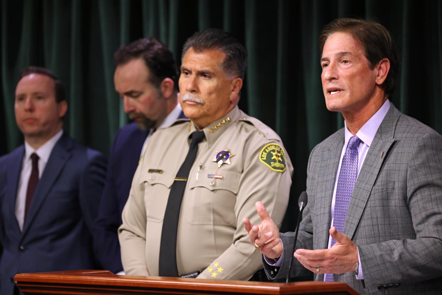 Baldwin Park officer ran into hail of bullets to aid other officers ...