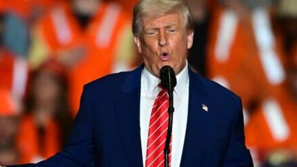Trump's new portrait revealed by White House; netizens say it ‘will ...