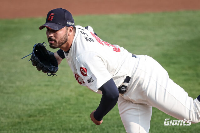 '99구째 155km 쾅!' 인사 루틴 버리더니 '첫 승 & QS+'…롯데의 발 빠른 승부수, '가을야구'로 통하나?