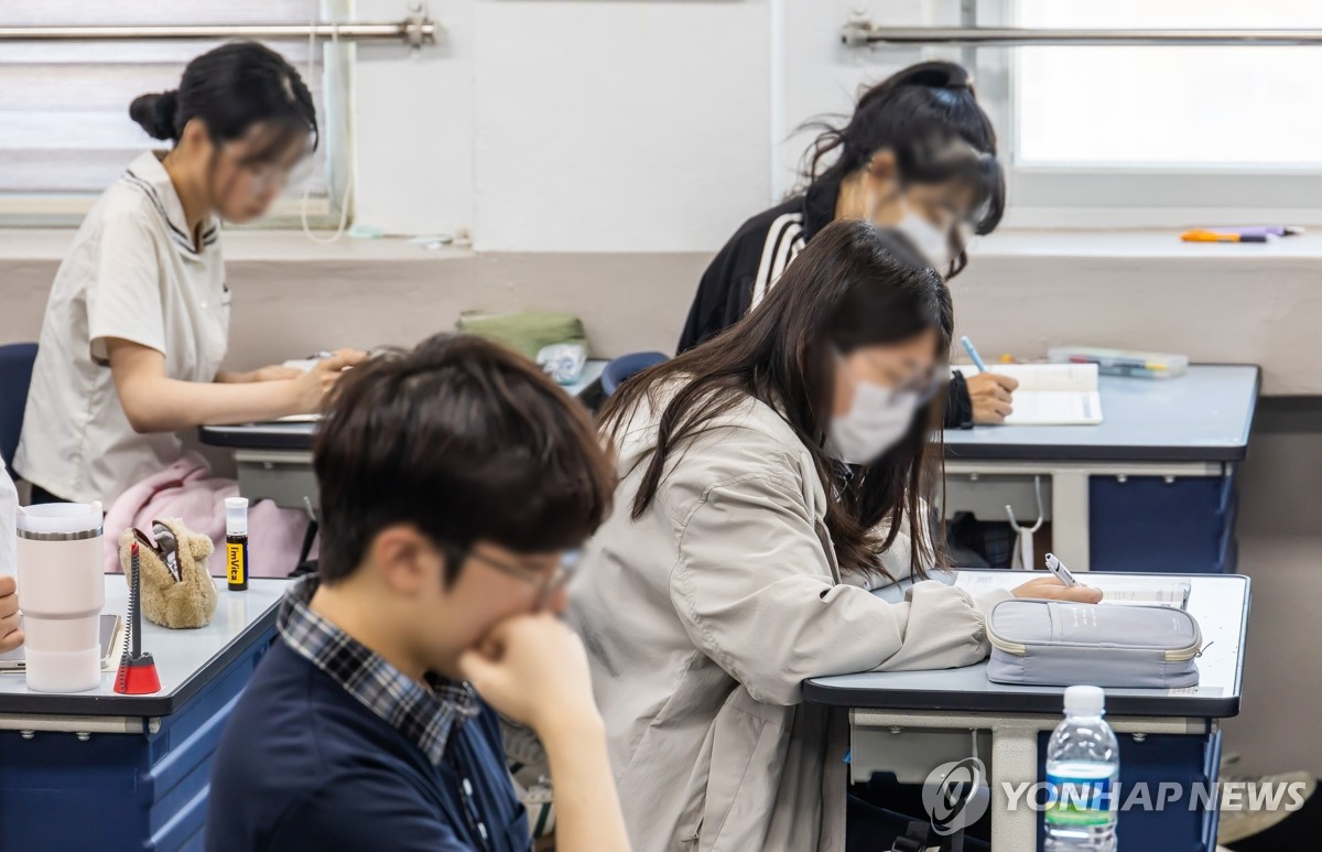 EBS "6월 모평 국어, 작년 수능보다 쉬워…적정난이도 안배"(종합)