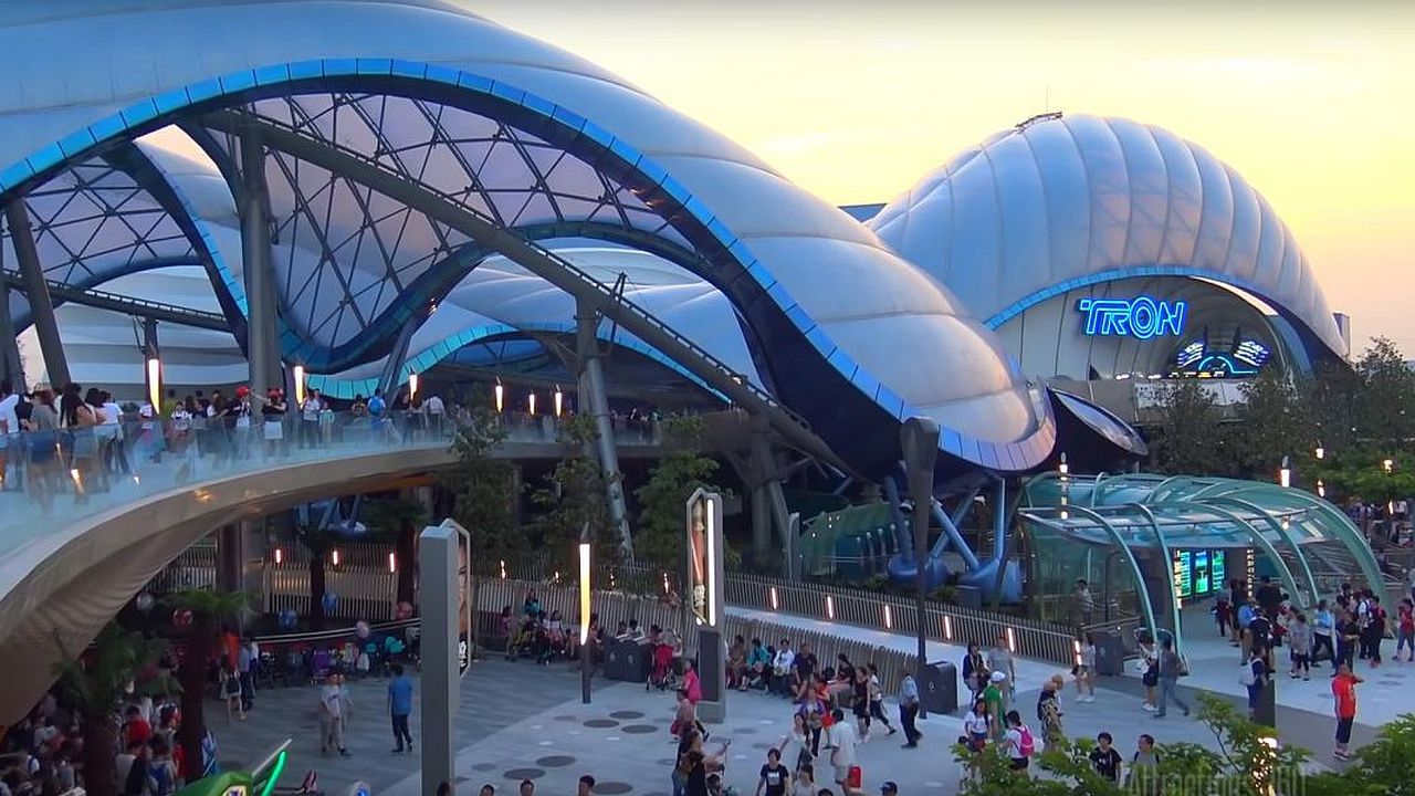 Another Day, Another Disneyland Brawl (And This Time There's Footage)