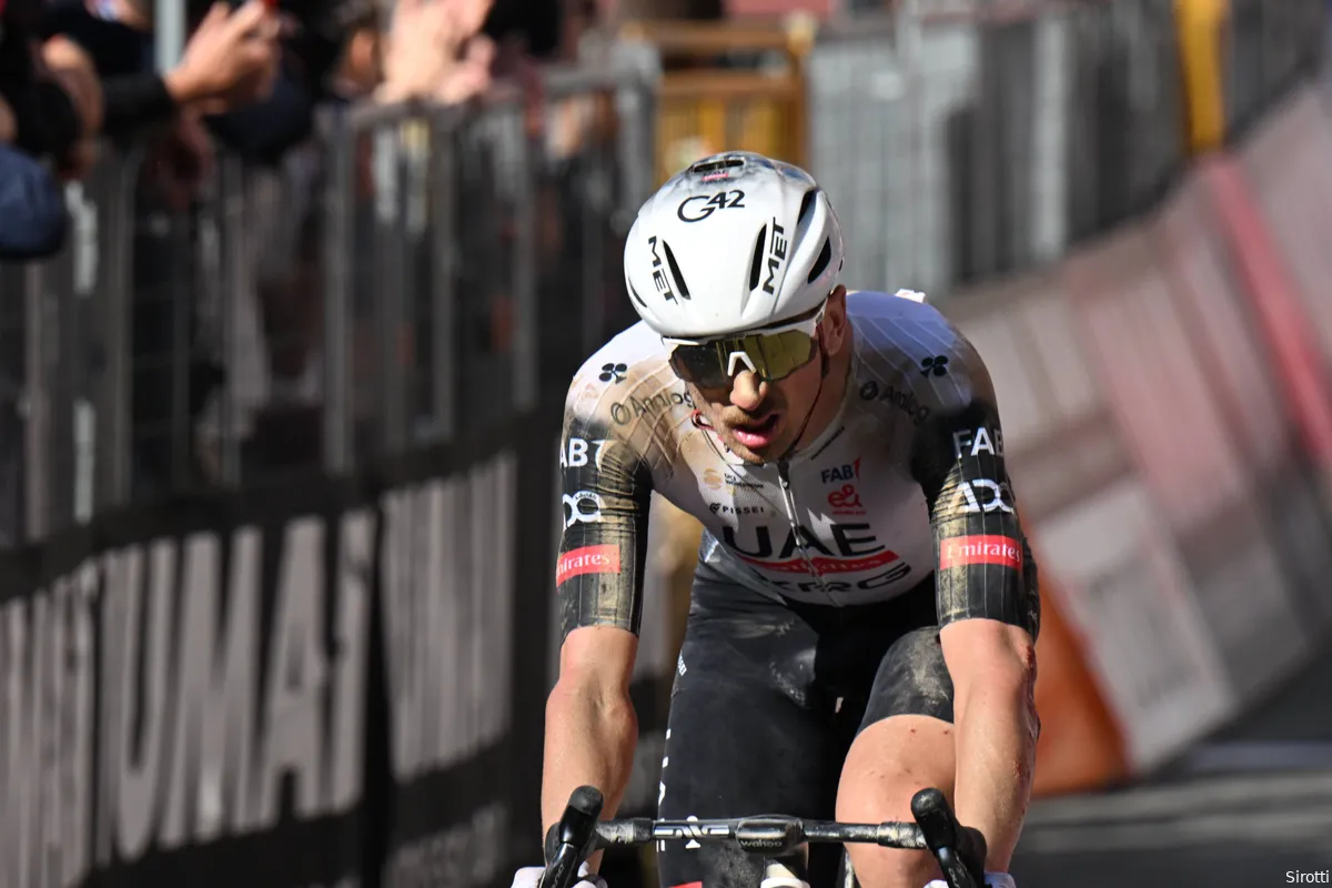 McNulty (UAE) deelt zijn versie van Giro-verhaal: 'Top 10 rijden in ...