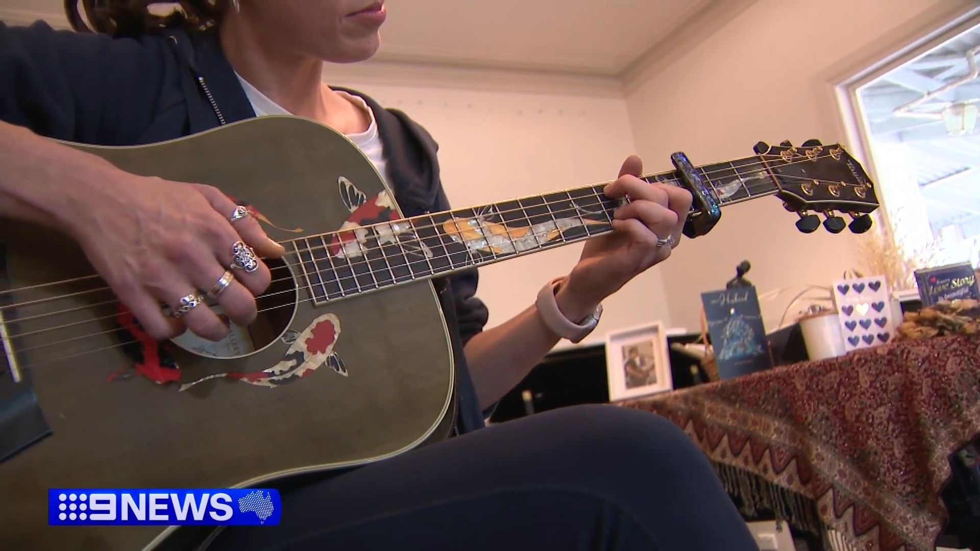 Musician reunited with late husband's guitar after a month of agony