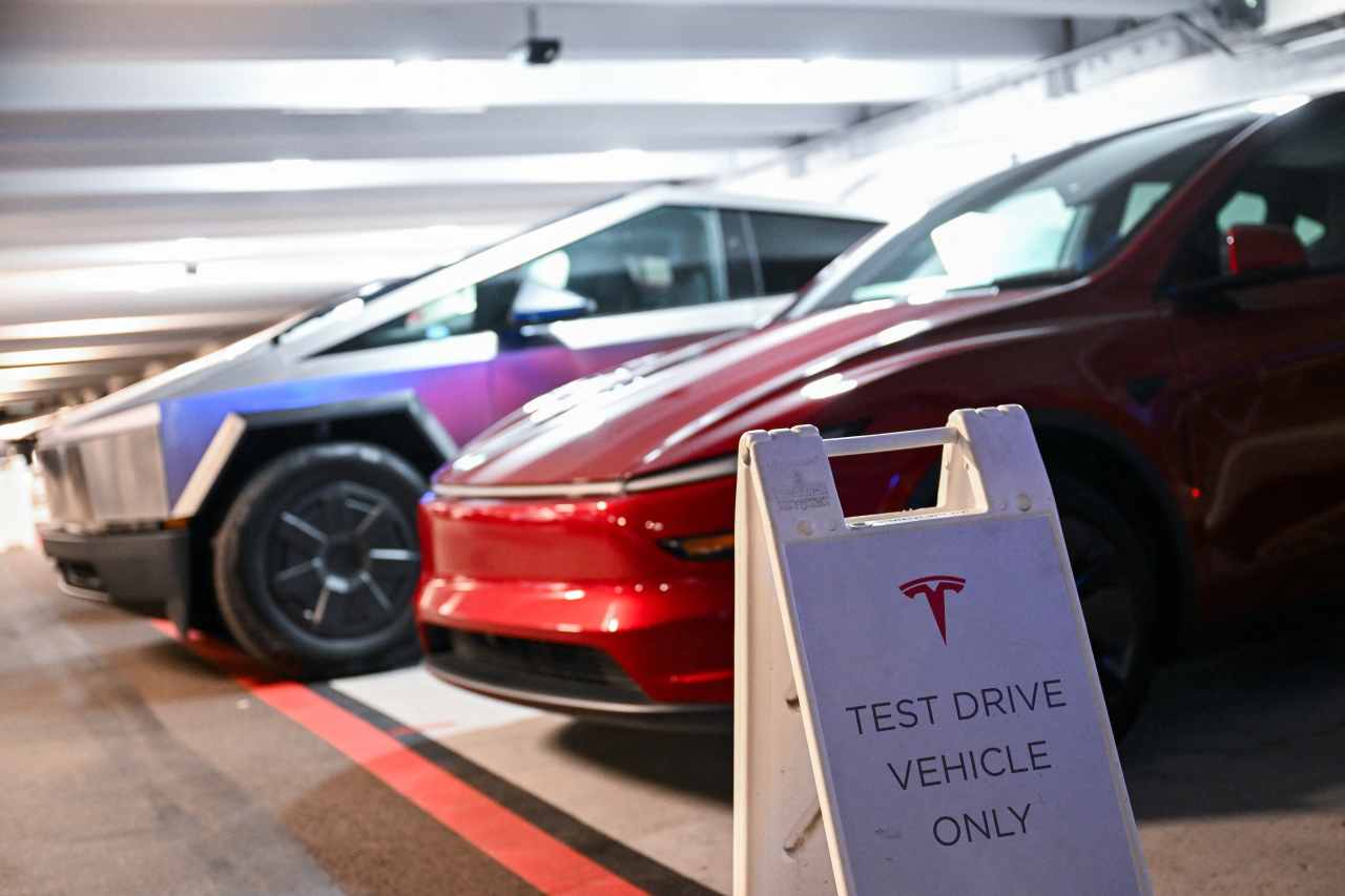 Tesla Stock Tanks. Musk’s Trump Break Just Keeps Getting Wider.