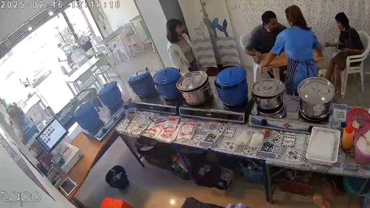 Table collapses as couple have cosy lunch together in eatery