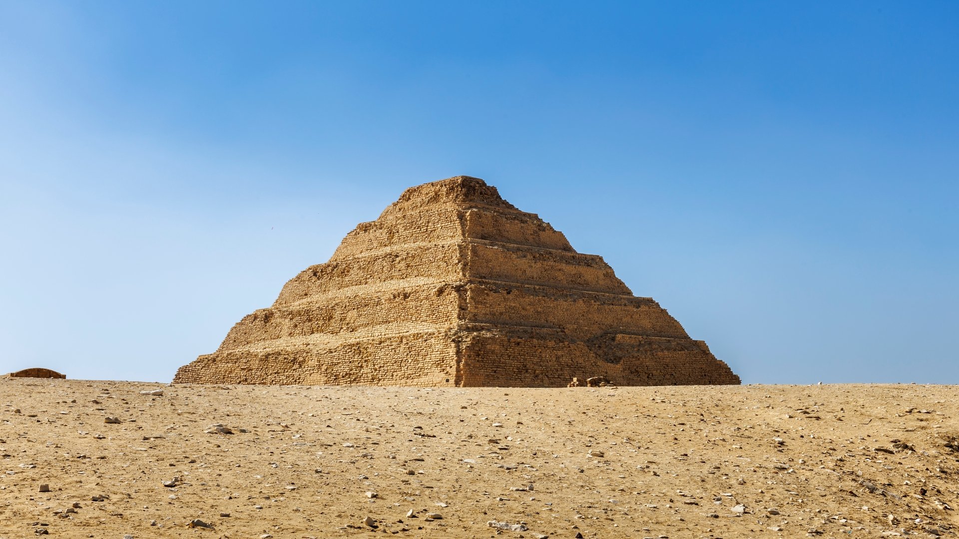 This lesser-known pyramid in Egypt is the oldest in the world, a true ...