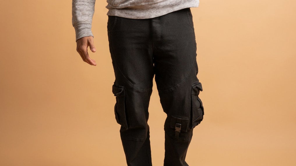 Rekomendasi Merek Celana Cargo Pria Terbaik, Bikin Makin Keren