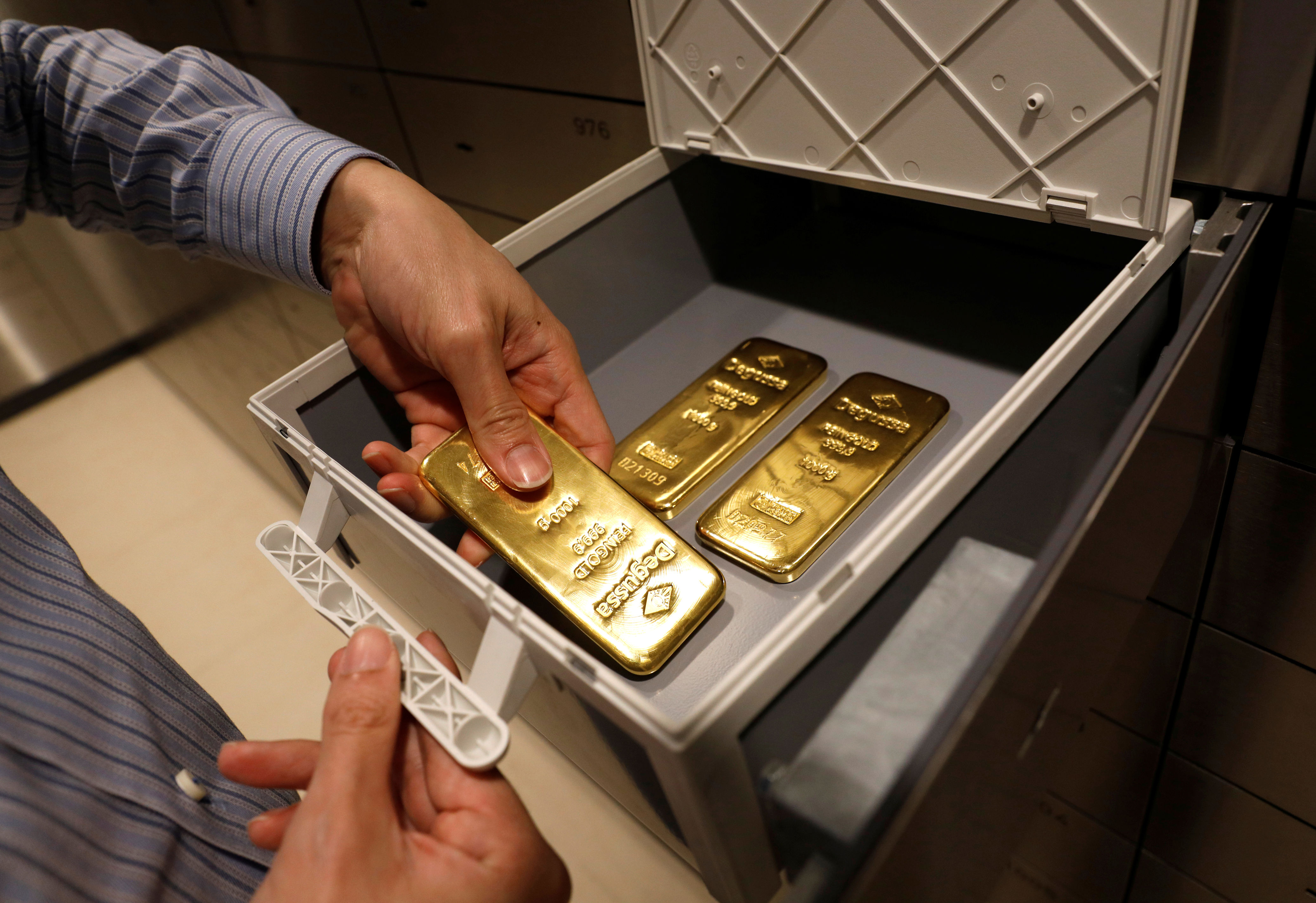 Gold prices tick higher amid tariff and economic growth concerns