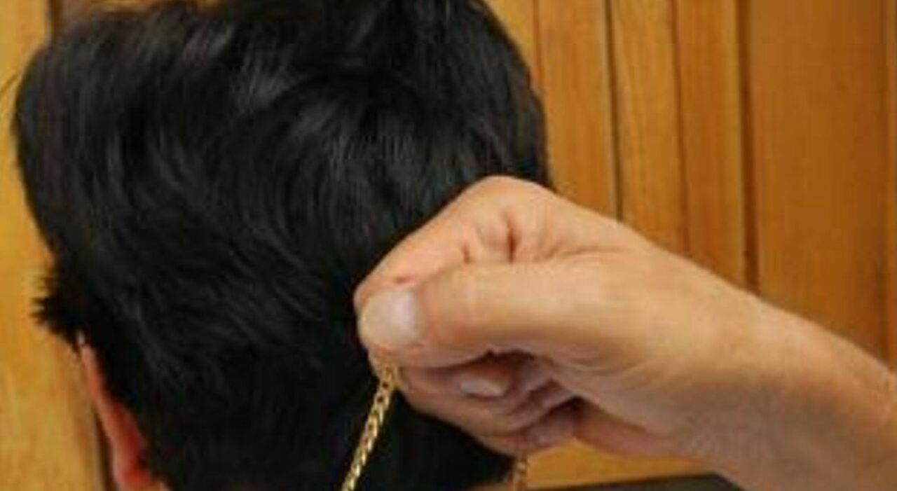 Strappano la collanina a un 16enne, torna l'incubo degli scippi in ...