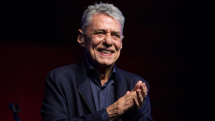 Chico Buarque faz 82 anos; relembre os sucessos que consolidaram seu legado