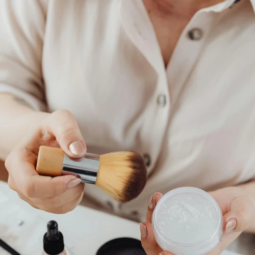 6 Rekomendasi Loose Powder Terbaik untuk Pemula
